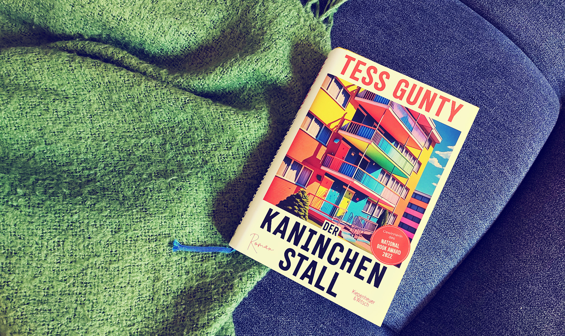 Tess Gunty – „Der Kaninchenstall“ – ZEICHEN & ZEITEN